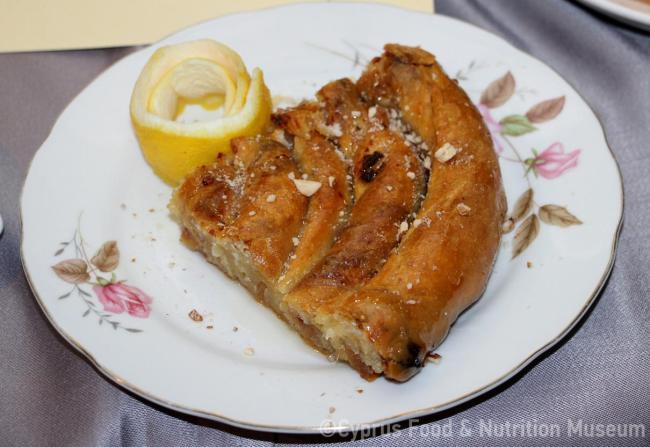 Rolled pitta with anari and dried figs | Cyprus Food Museum