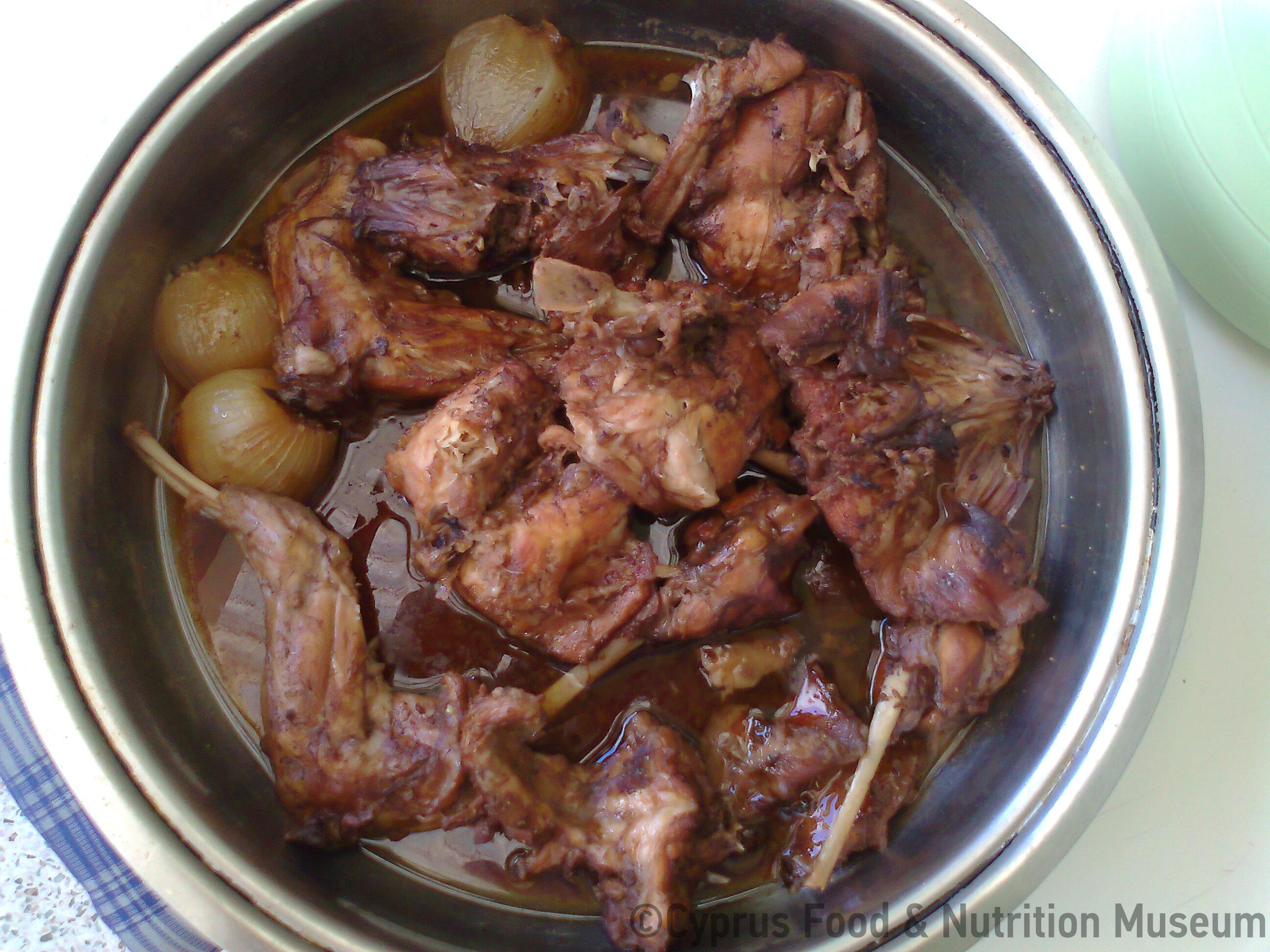 Ttavas with rabbit | Cyprus Food Museum